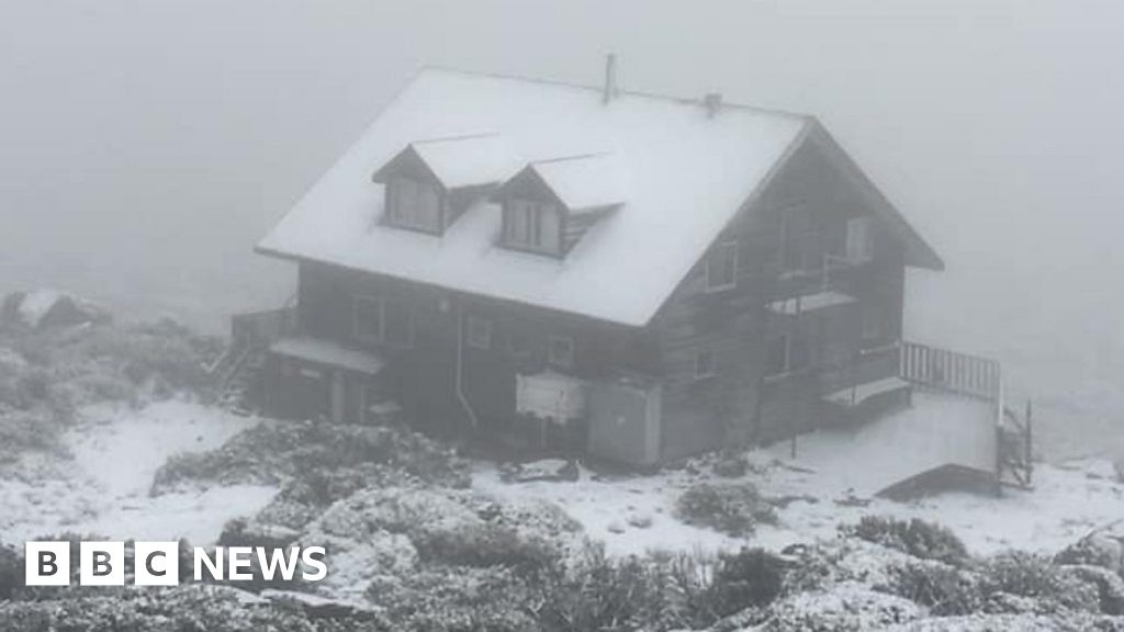 Tasmania snow concludes Australia's summer of extremes