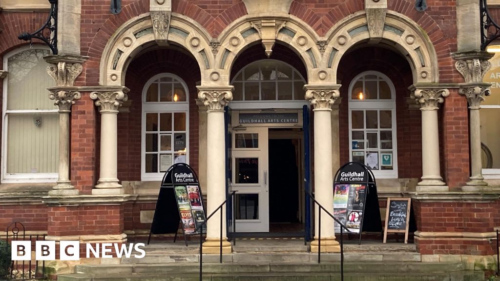 Grantham: Margaret Thatcher's hometown to get town council back - BBC News