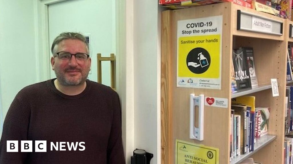 People at new Coventry warm bank 'terrified' over money - BBC News