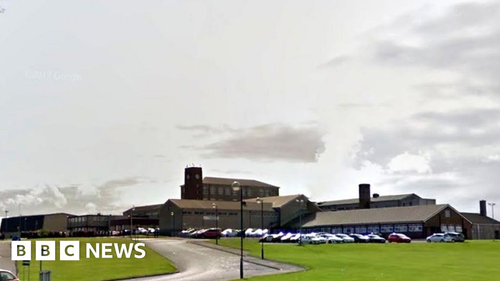 Fraserburgh Academy vandals cause £10,000 worth of damage - BBC News