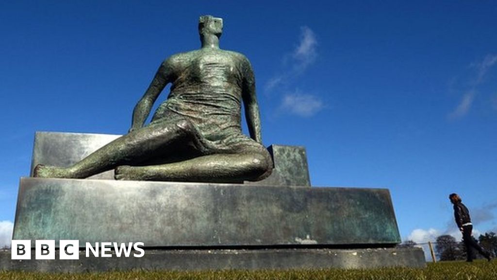 Henry Moore sculpture Old Flo leaves Yorkshire for London - BBC News