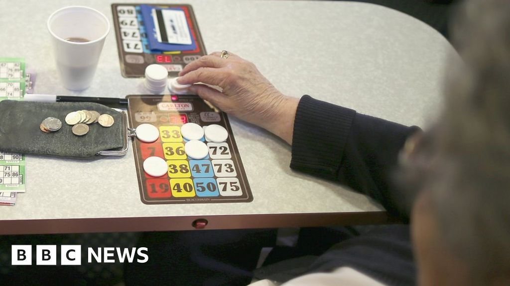 Elderly Germans lose bingo in legal scare - BBC News