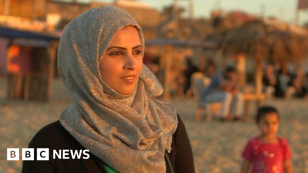 Life as a cancer nurse in Gaza's main hospital - BBC News