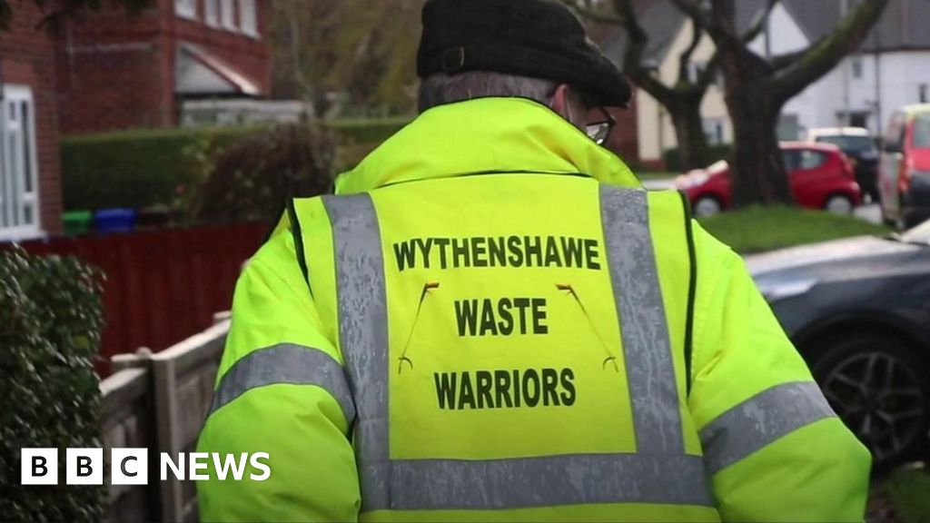 Wythenshawe Waste Warriors fill 10,000 bags with rubbish in a year ...