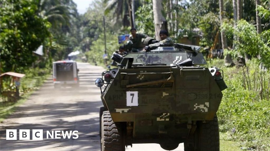 Abu Sayyaf hostages in Philippines make video plea - BBC News