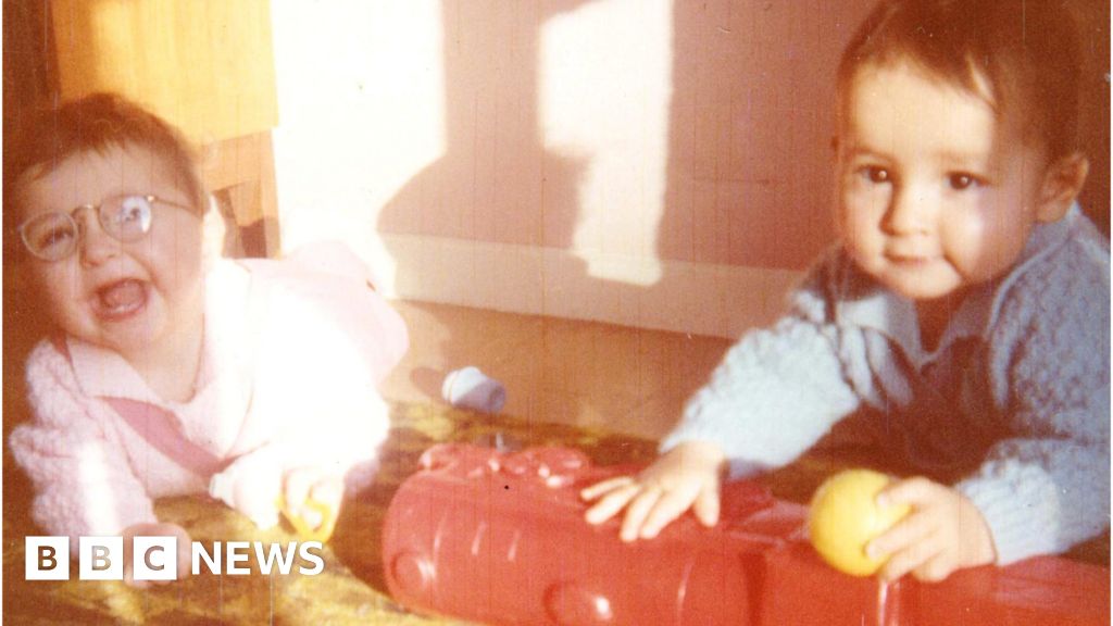 Being the twin who wasn't born disabled - BBC News