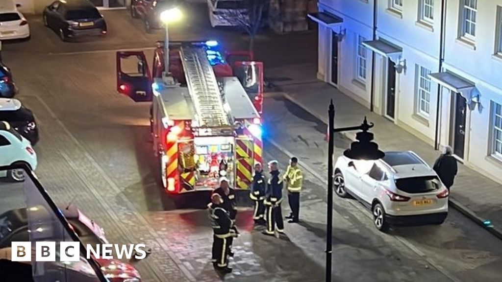 Two flee Devonport house after fire breaks out - BBC News