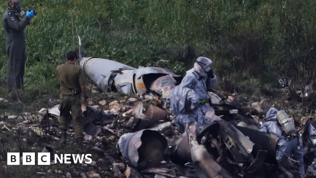 Israeli air strikes against Syria 'biggest since 1982' - BBC News