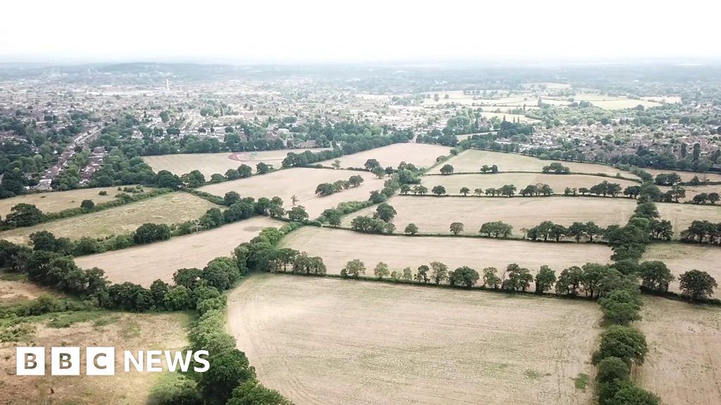 UK heatwave: Dry fields shown in drone shots - BBC News