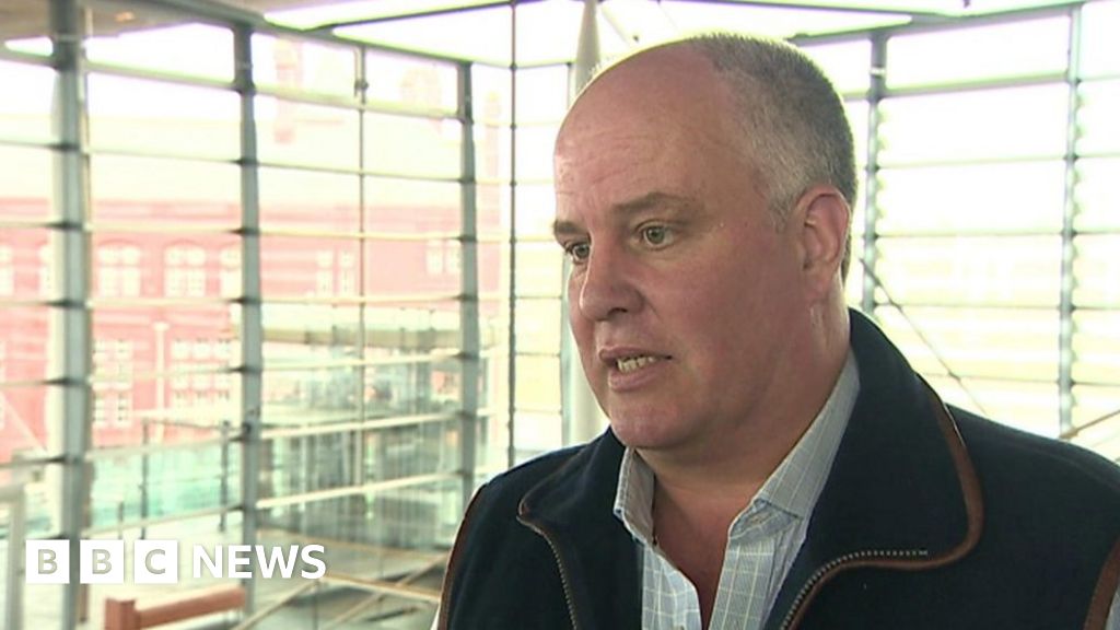 Desperate ambulance wait times situation, says Welsh Tory leader - BBC News