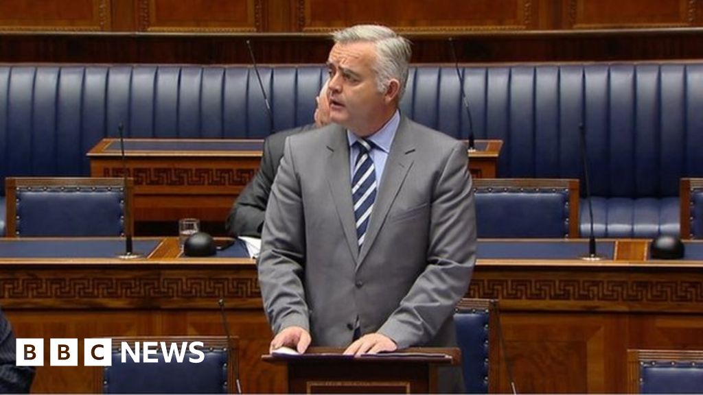 Jonathan Bell defends DUP's 'in-out' ministers policy - BBC News