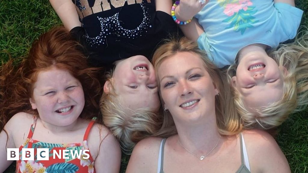 Breast cancer: Mum writes cards for daughters' special days - BBC News