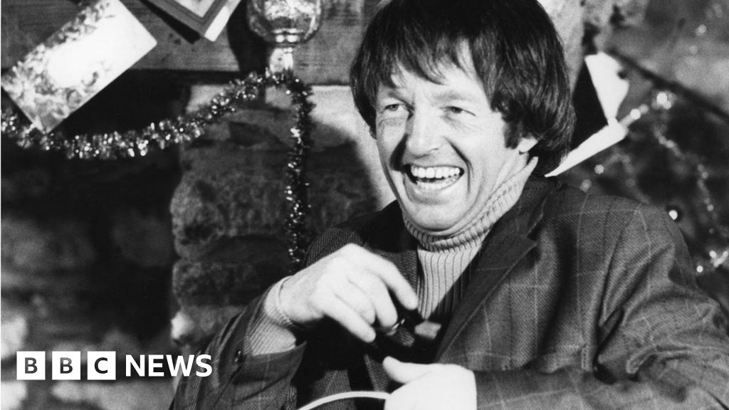 In Pictures: Paul Daniels 1938 - 2016 - BBC News
