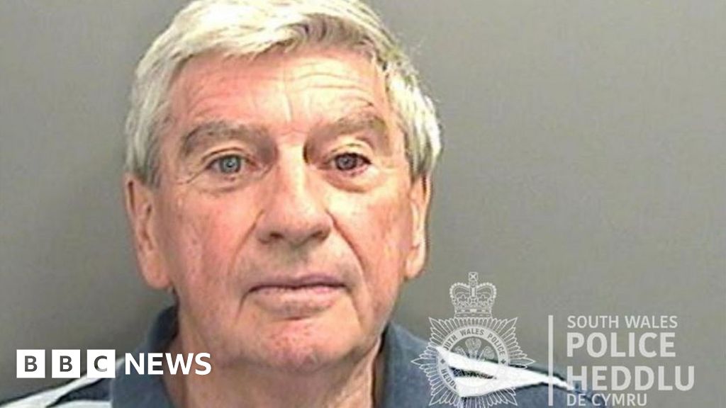 MBE head teacher David Bundock jailed for child sex offences - BBC News