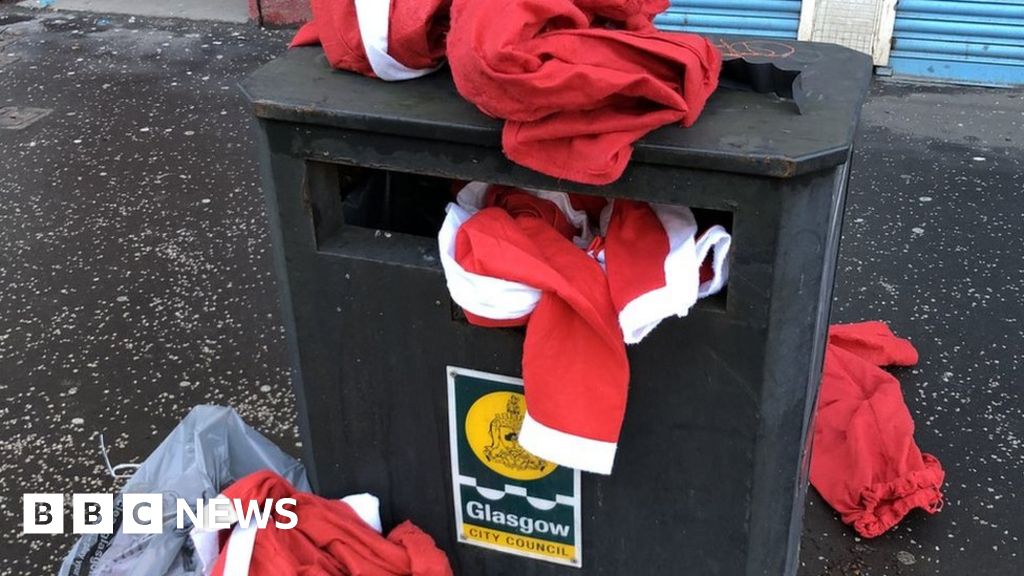 Waste criticised in the aftermath of the Santa Dash - BBC News