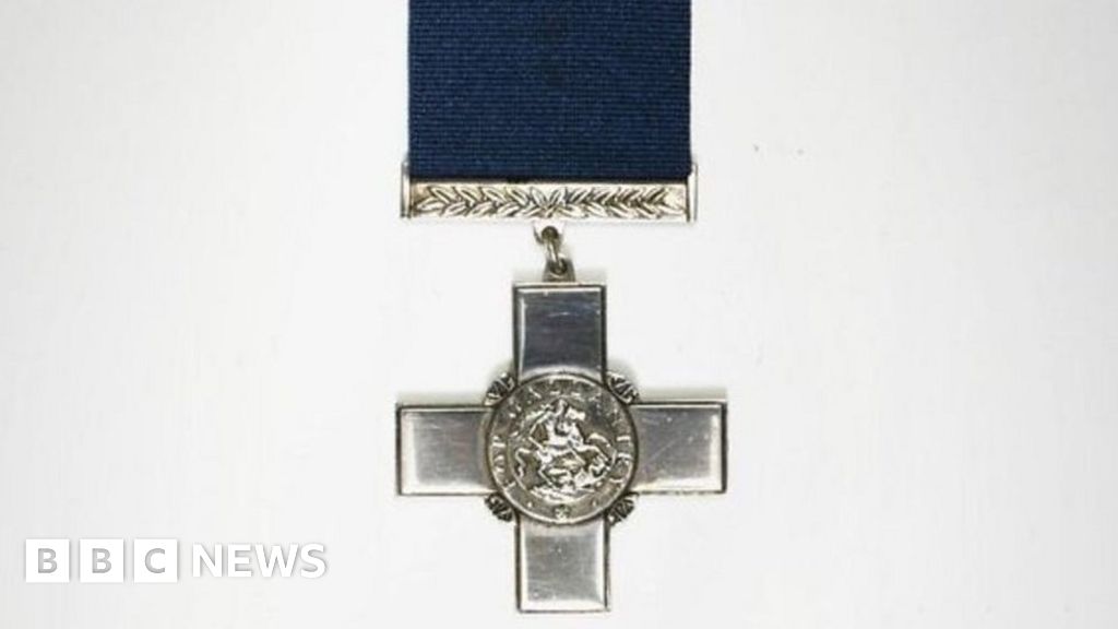Who are the George Cross heroes? - BBC News