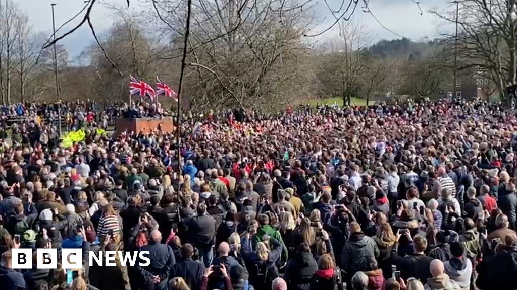 Ball turned up for the 2022 Ashbourne Royal Shrovetide - BBC News