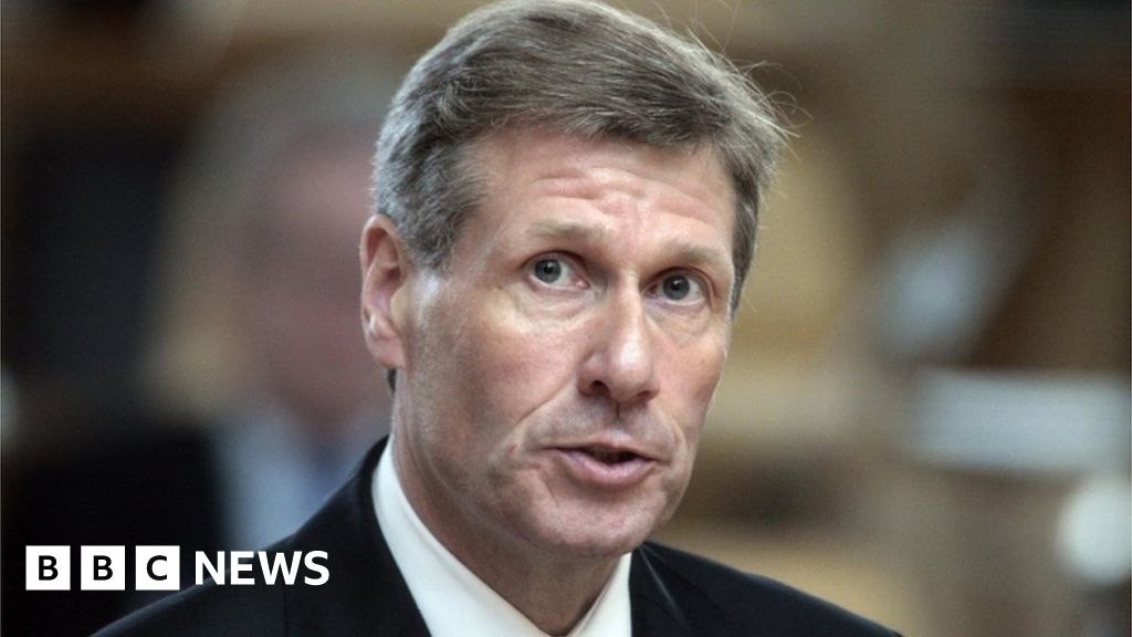 Kenny MacAskill calls for drug policy rethink - BBC News