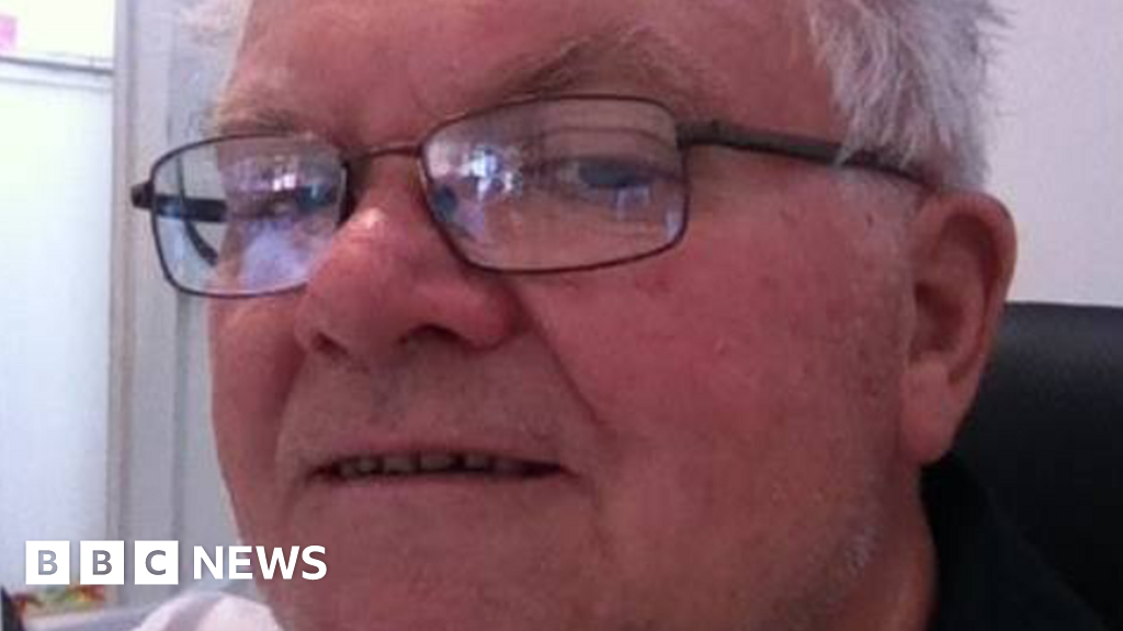 Swansea: Man pleads guilty to murdering wife in car fire - BBC News