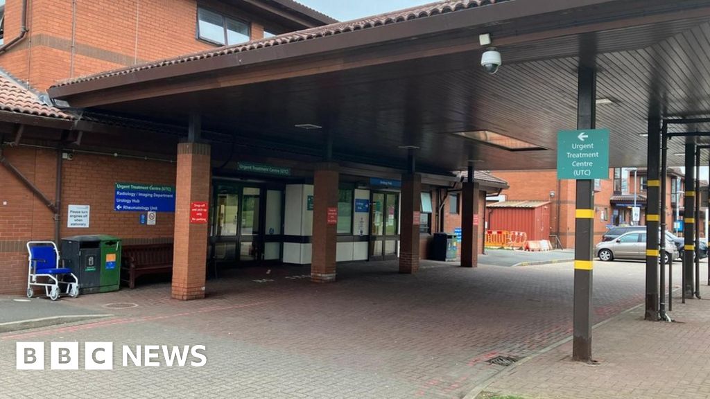 Solihull minor injuries unit reopens after Covid closure - BBC News