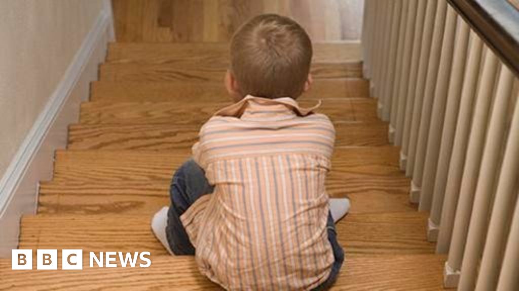 Children in England 'among unhappiest in world' - BBC News