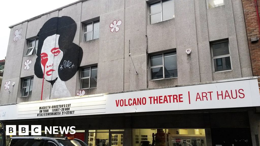 'The amazing change' behind Swansea's High Street - BBC News