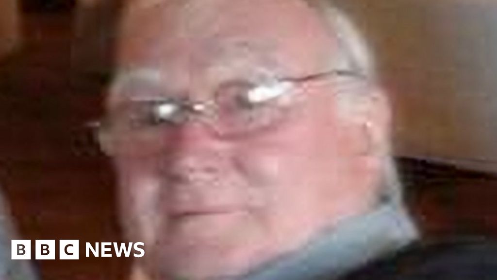 Nottingham: Woman who murdered 74-year-old housemate jailed - BBC News