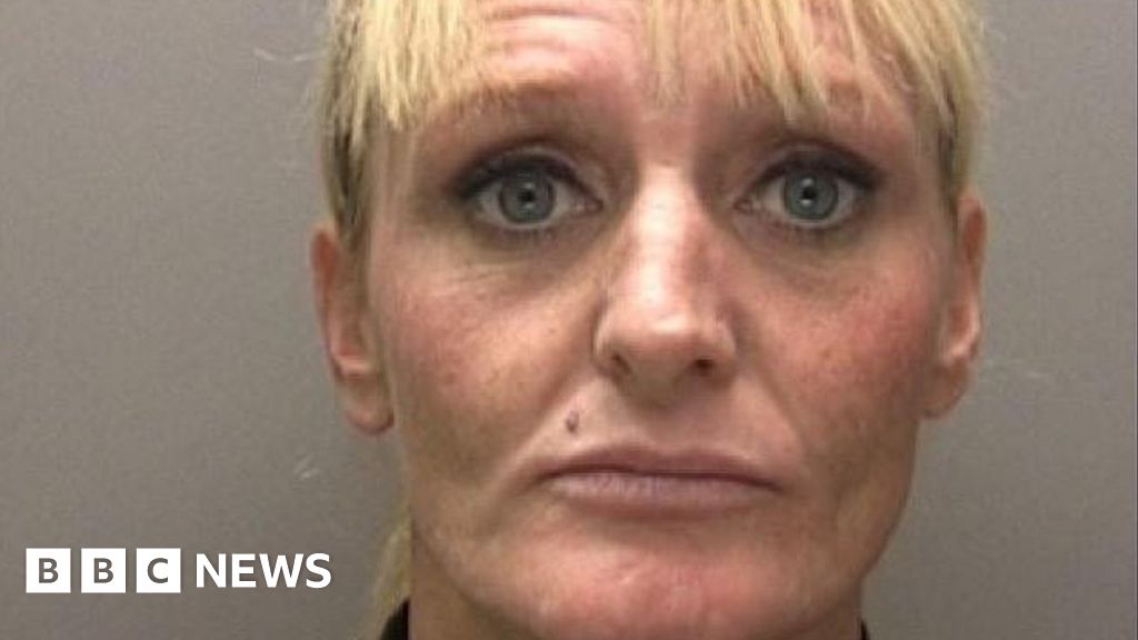 Kelly Buckingham search: £1,000 reward offered - BBC News