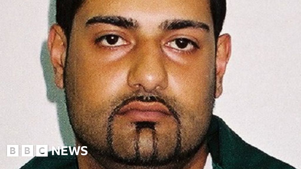 Mubarek Ali: Telford grooming gang leader to remain in jail - BBC News