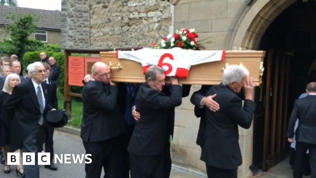 Roger Millward funeral: Hundreds mourn former Hull KR star - BBC News