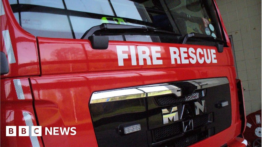 Arson probe into Exeter house hallway fire - BBC News