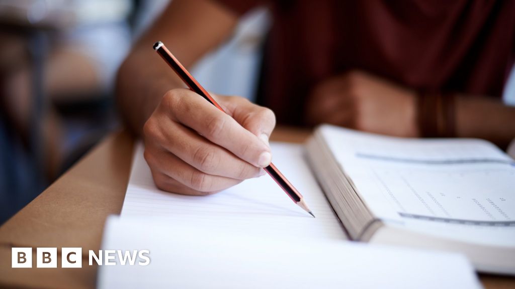A-levels: What subjects are students dropping and why? - BBC News
