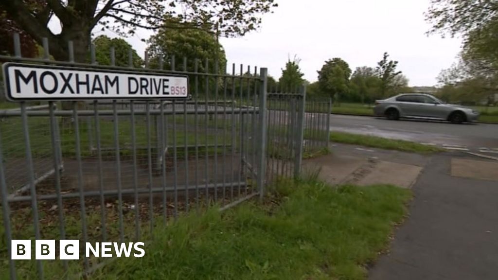 Hartcliffe disorder: Six arrested after two men shot - BBC News