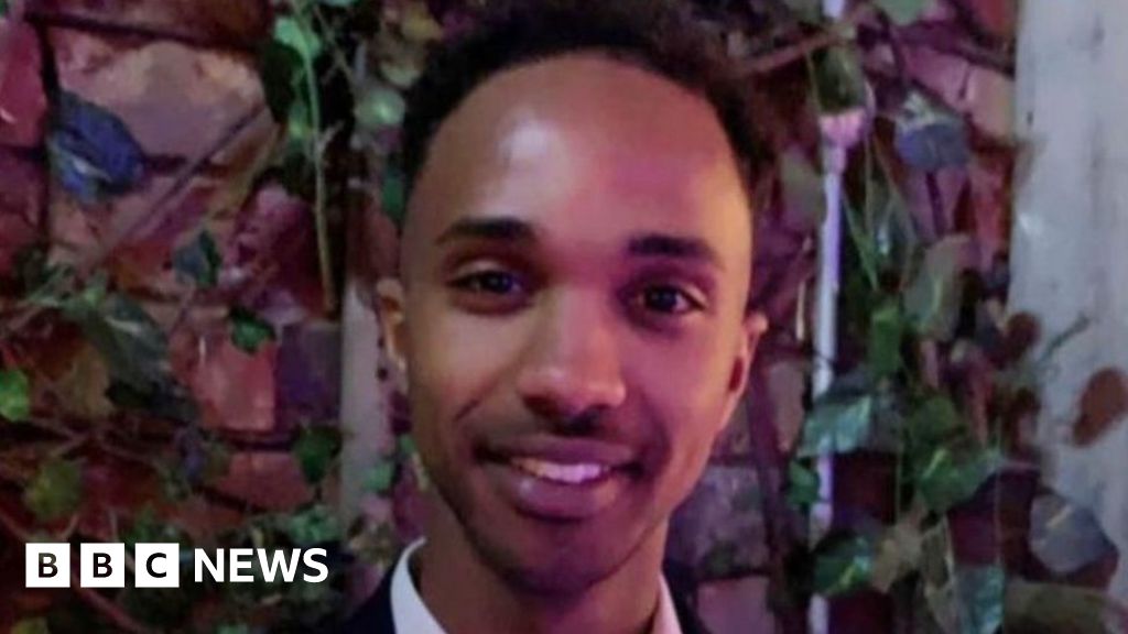 Abdi Mohamed: Man jailed for stabbing Wednesbury insurance broker to death - BBC News