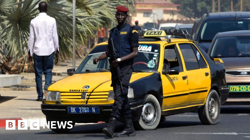 Senegal detains 900 people in security drive - BBC News