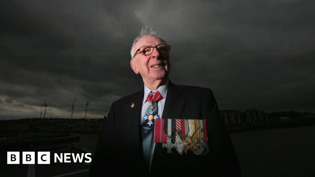 Pilot Eric 'Winkle' Brown's medals unveiled by Navy museum - BBC News