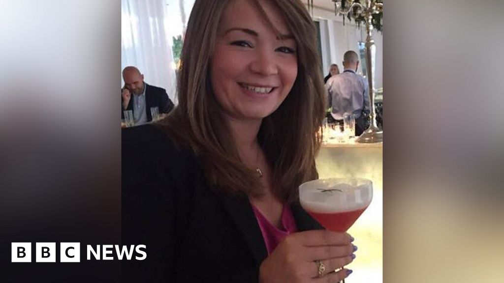 Kettering fire: Heartbreak as thieves raid evacuated home - BBC News