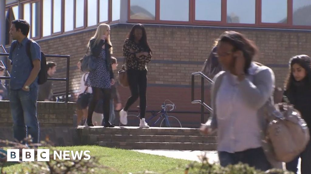 Brexit: Scotland in talks over EU Erasmus scheme - BBC News