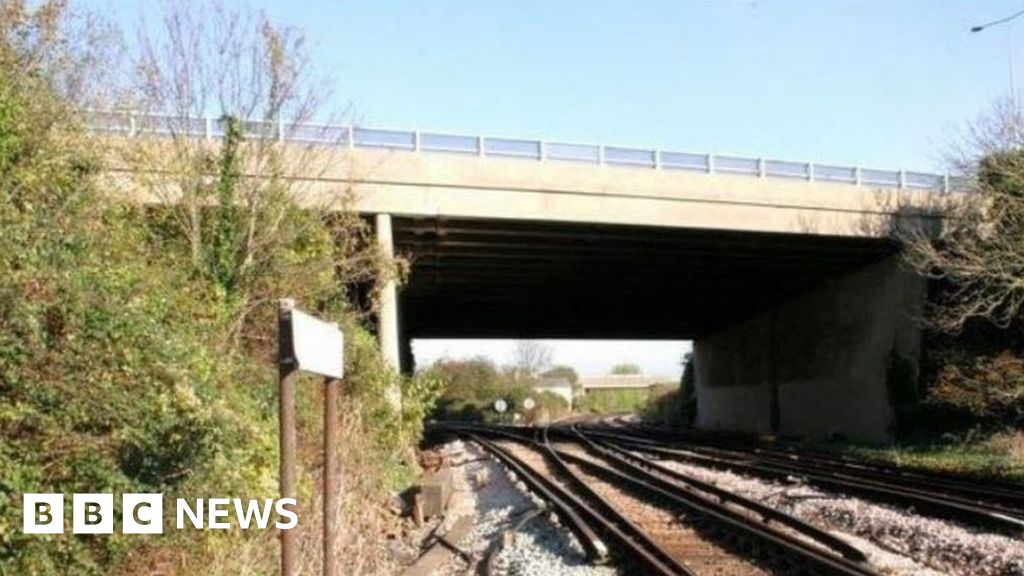 Portsmouth A27 closure: 'Long delays' due to bridge works - BBC News