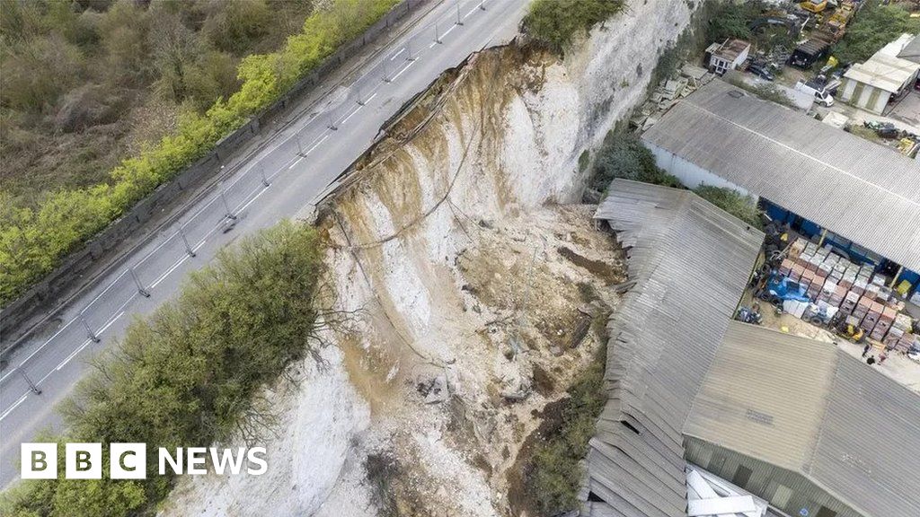 Swanscombe cliff collapse: Council to review diversion route - BBC News