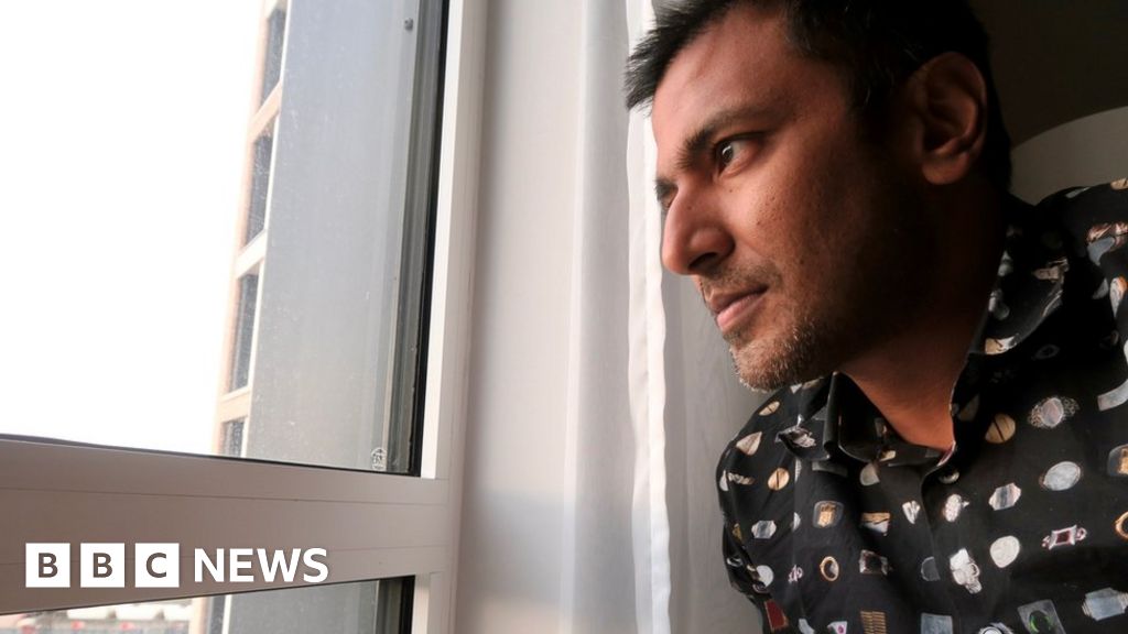 Covid: NHS doctor slams 'appalling' quarantine hotel food - BBC News