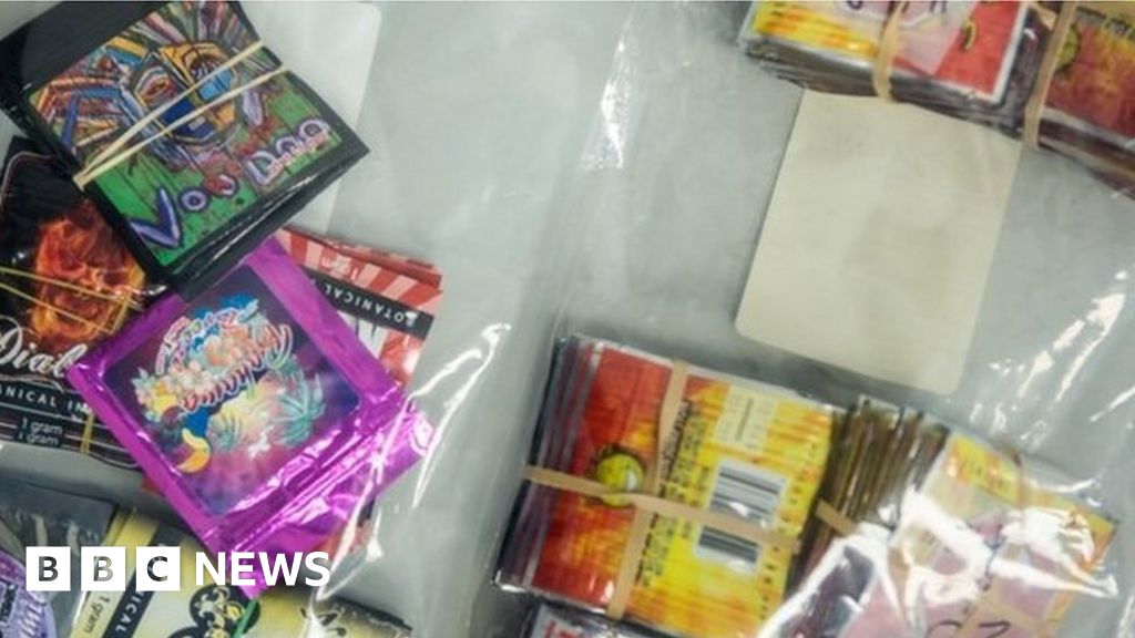 Wrexham has 'big problem' with psychoactive Mamba drug - BBC News