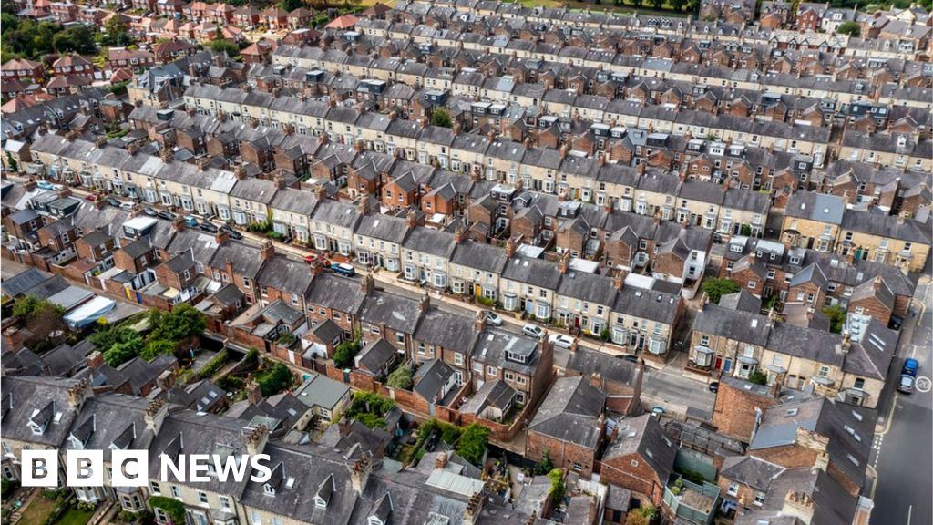 Middlesbrough: Vulnerable autistic man feels 'trapped' in home - BBC News