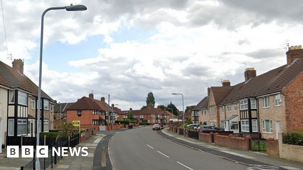 Huyton woman escapes with minor facial injury in shooting - BBC News