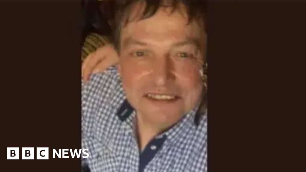 Robin Withers' family 'devastated' by West Pennard ditch crash - BBC News