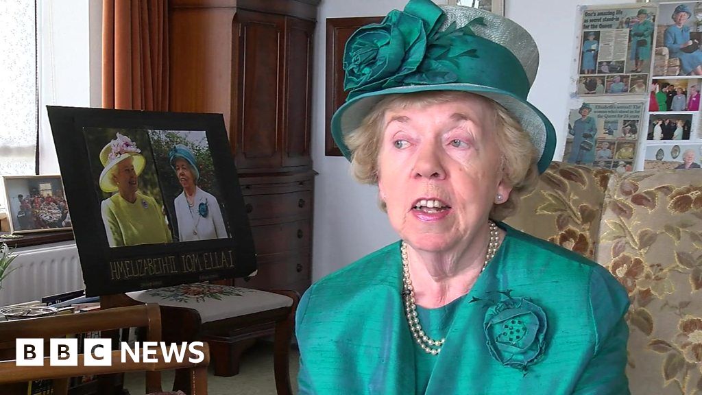 Meet the Queen's body double - BBC News