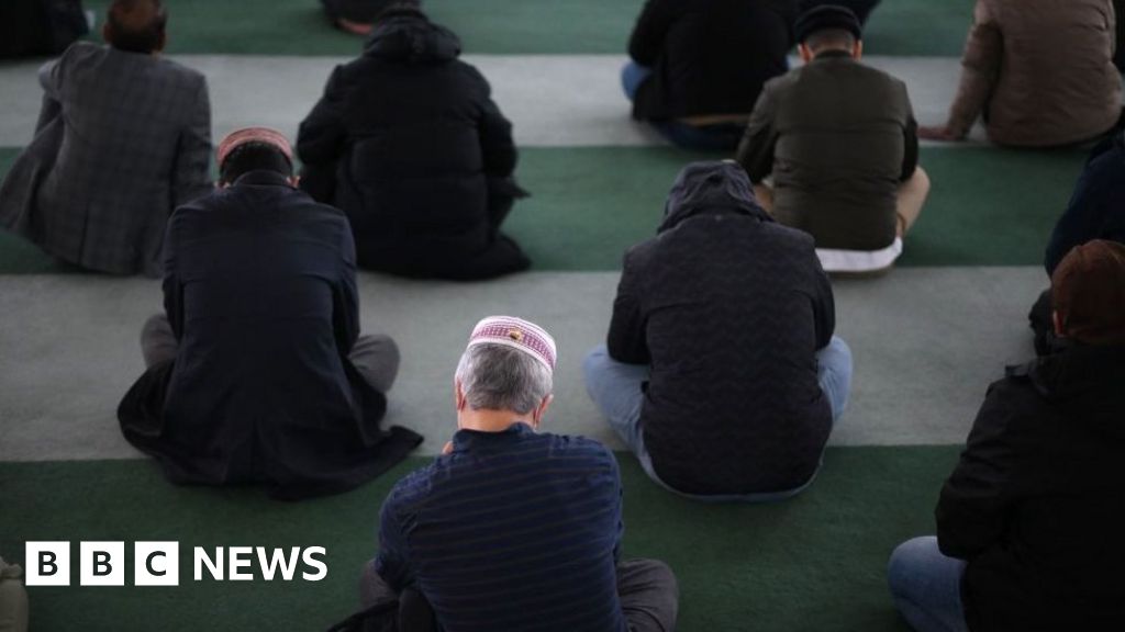 Mosques in East of England open doors to 'break down barriers'