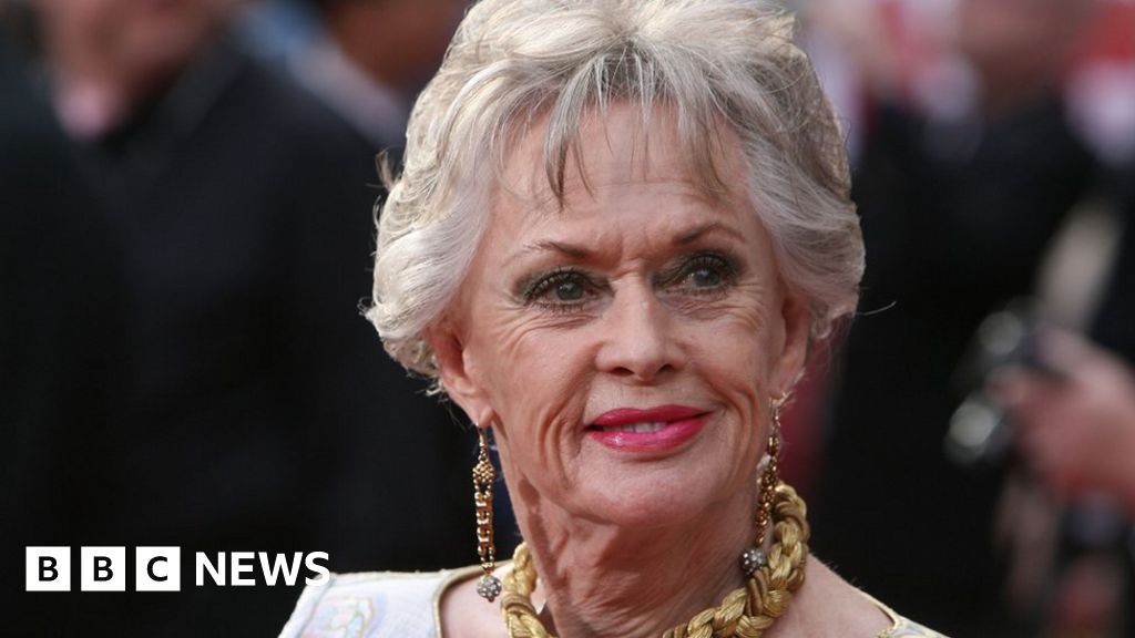 Tippi Hedren claims Alfred Hitchcock sexually assaulted her - BBC News