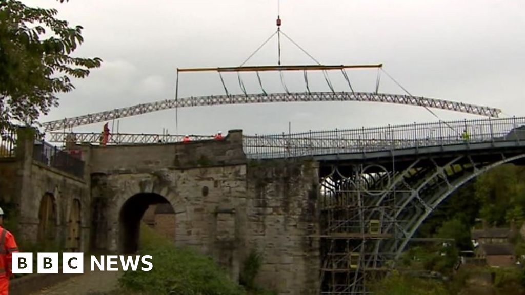 Crane lifts beams for English Heritage Iron Bridge work - BBC News