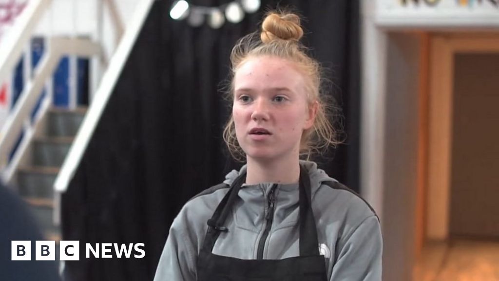 Shantelle: 'Volunteering in my community changed my life' - BBC News